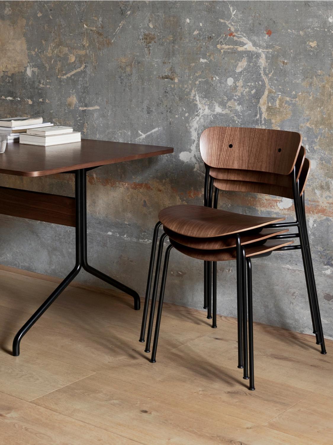 Pavilion Chair AV1, Walnut/Black – Hos Haakon